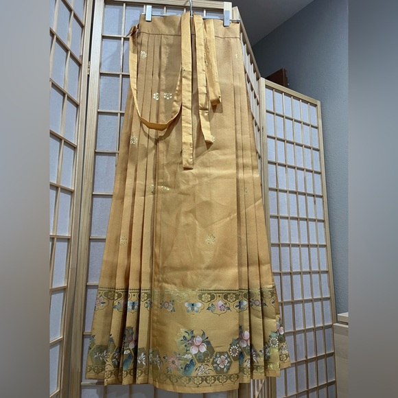 Cheongsams & Qipaos | Chinese Hanfu Ming Dynasty Yellow Peach Mamianqun ...